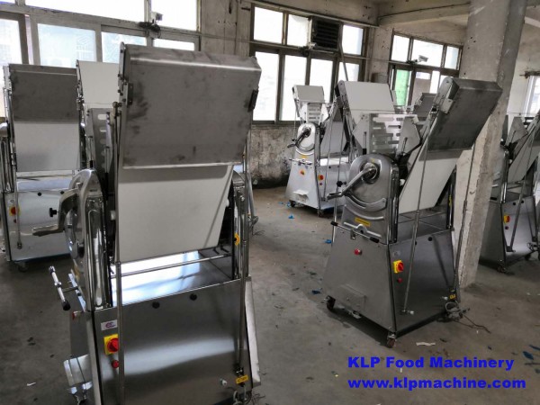 Commercial Industrial 680mm Bakery Croissant Dough Sheeter Machine ...